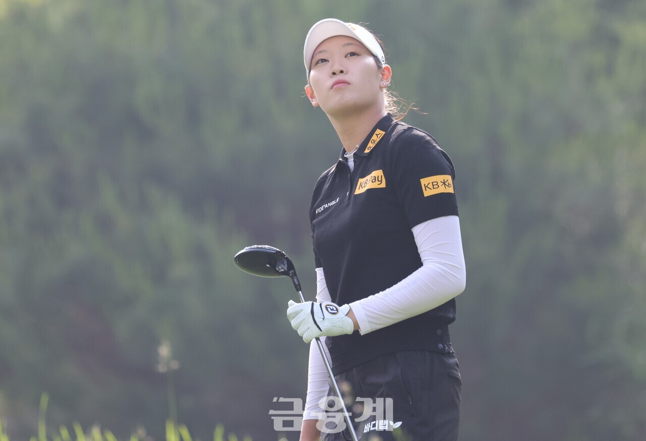 [골프] KB국민은행 방신실,KLPGA Sh수협은행 여자오픈 둘쨋날 티샷