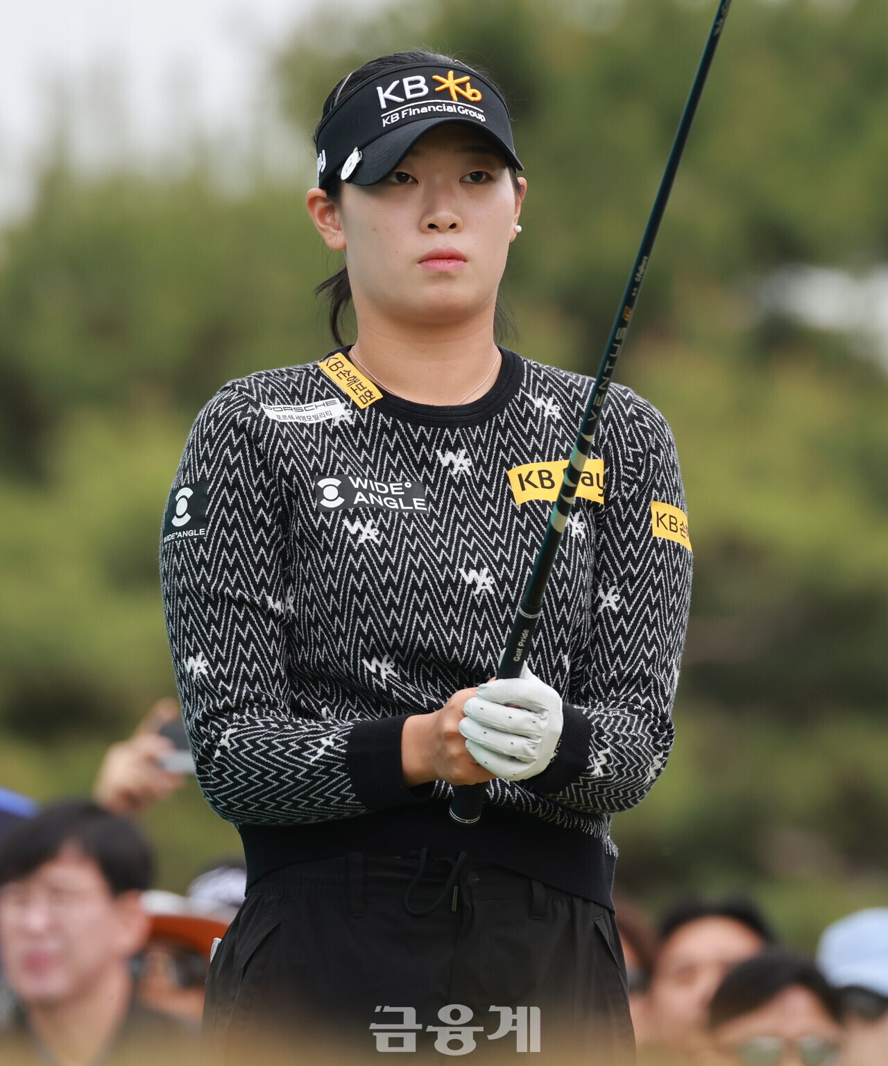 방향살피는 KB국민은행 방신실,KLPGA iM금융오픈 2025 세쨋날 티샷