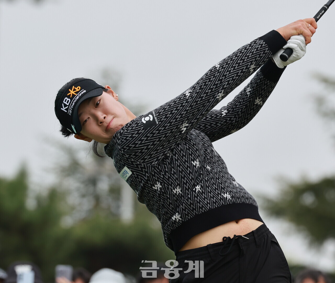 티샷하는 KB국민은행 방신실,KLPGA iM금융오픈 2025 세쨋날 티샷
